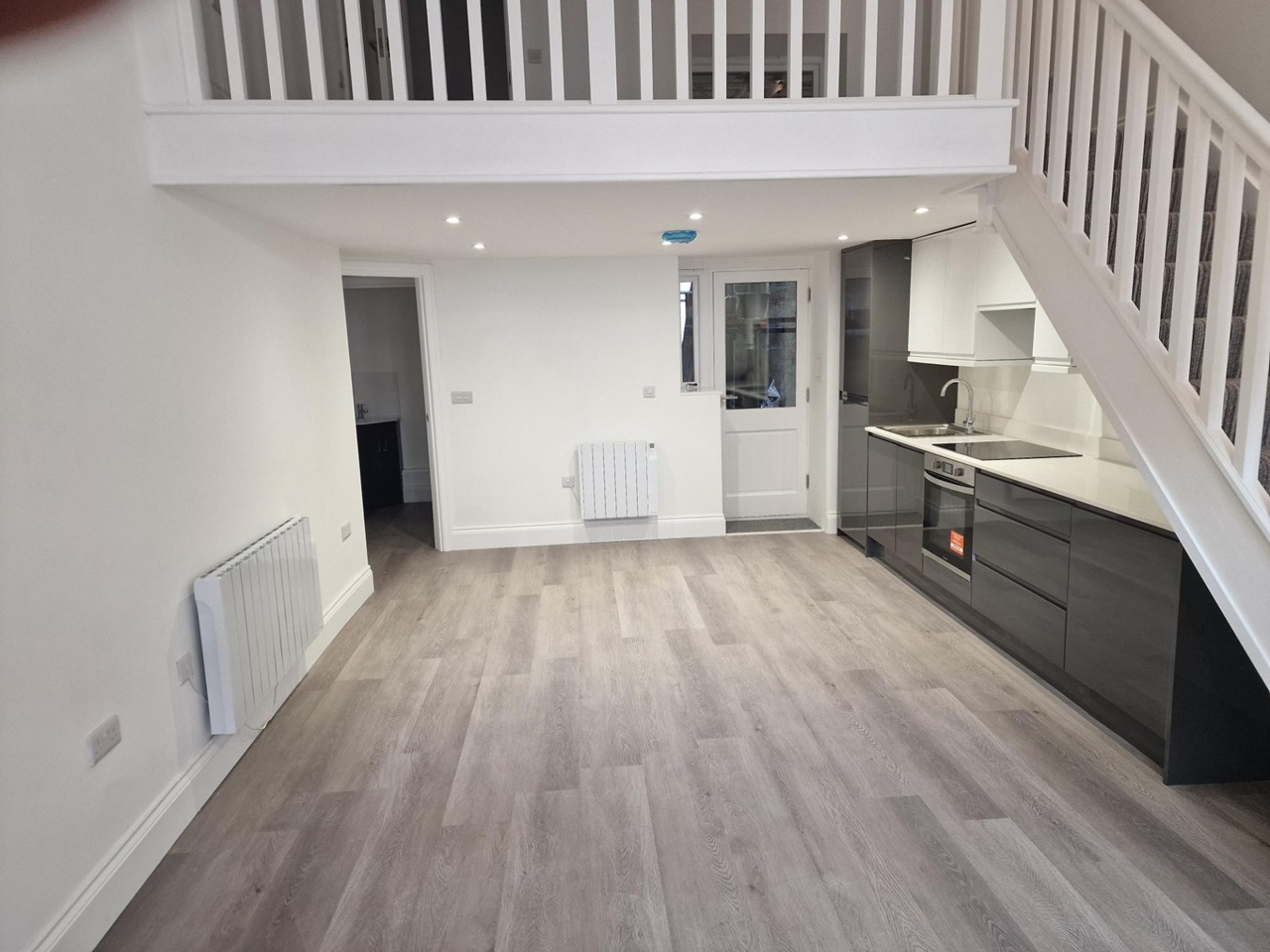 Torquay - 1 Bed Flat, Torquay, TQ1 - To Rent Now for £800.00 p/m