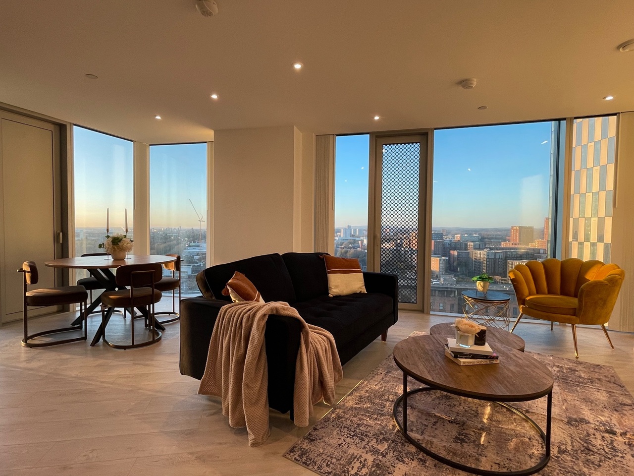 Manchester - 2 Bed Flat, Trinity Way, M3 - To Rent Now for £2,000.00 p/m
