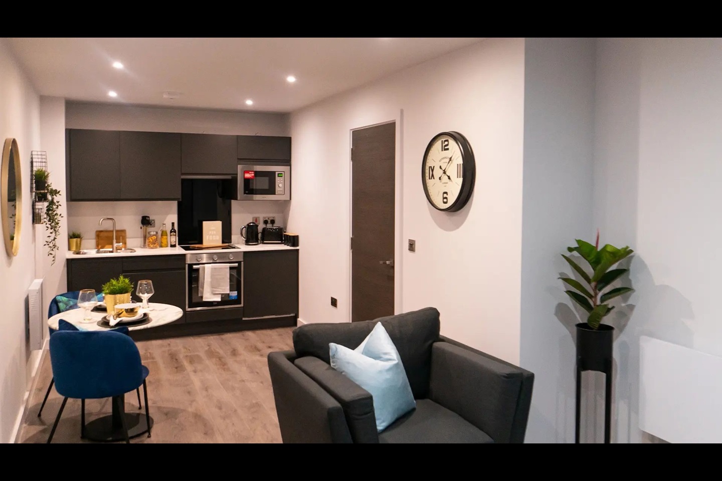 Liverpool - 1 Bed Flat, Crump Street, L1 - To Rent Now for £950.00 p/m