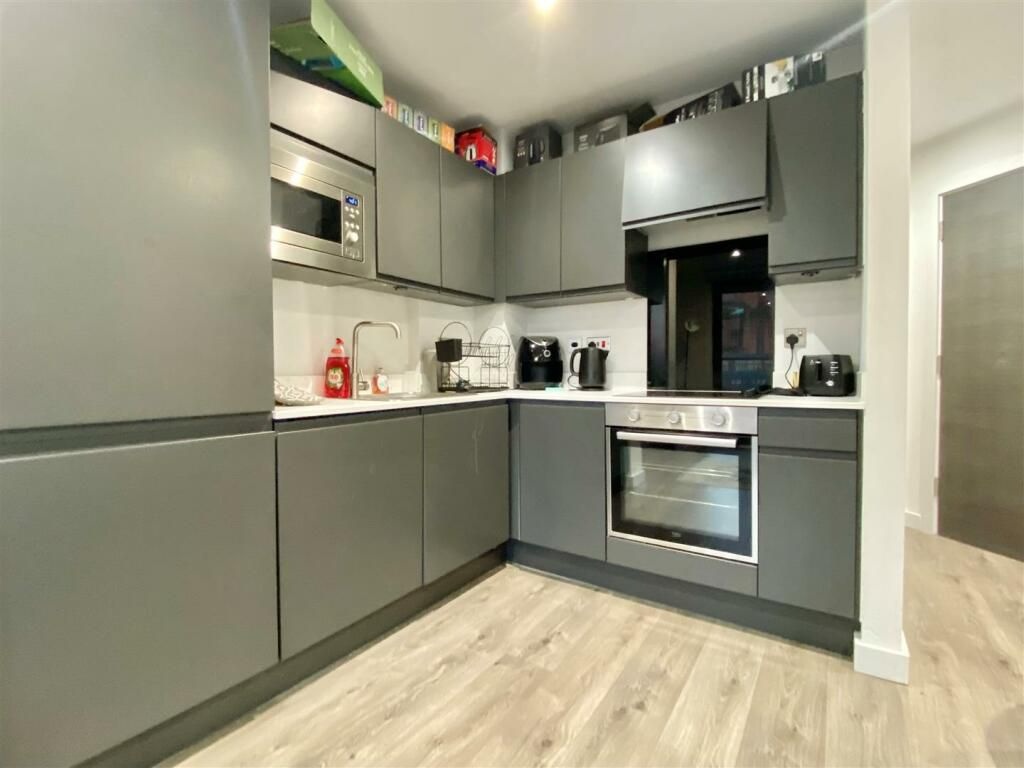 Liverpool - 1 Bed Flat, Crump Street, L1 - To Rent Now for £950.00 p/m