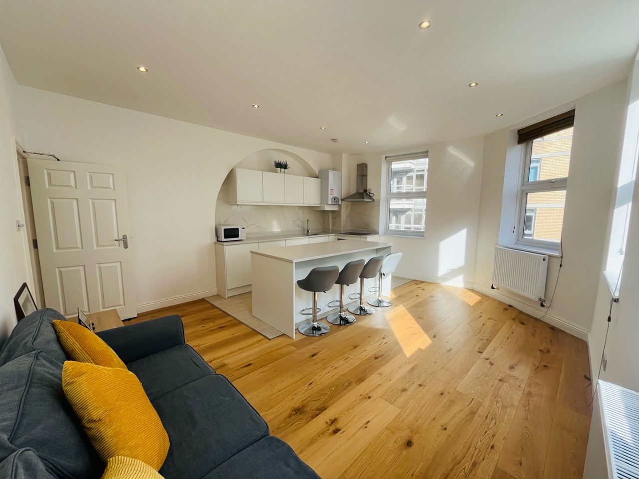 London - 2 Bed Flat, Curlew Street, SE1 - To Rent Now for £3,200.00 p/m