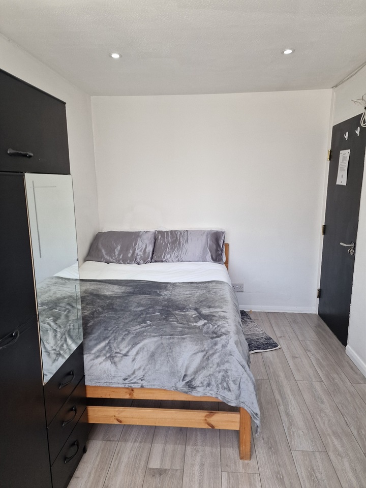 Uxbridge - Room in a Shared House, Belgrave Mews, UB8 - To Rent Now for ...