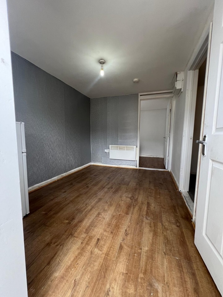 Luton - 1 Bed Flat, Dunstable Road, LU1 - To Rent Now for £900.00 p/m