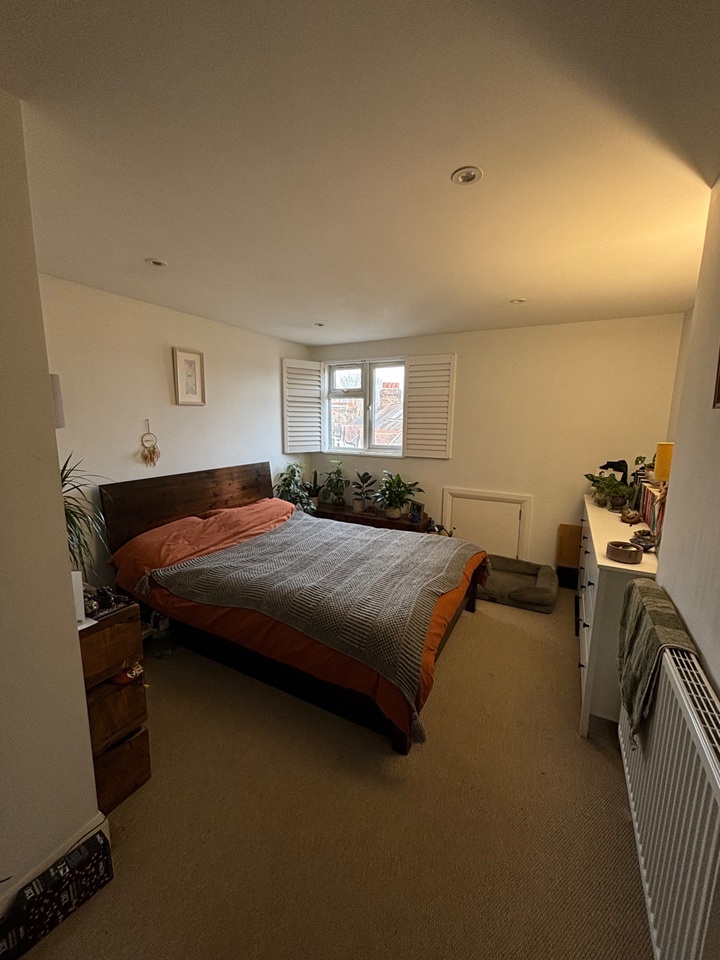 London - Room in a Shared Flat, Kimble Road, SW19 - To Rent Now for £ ...