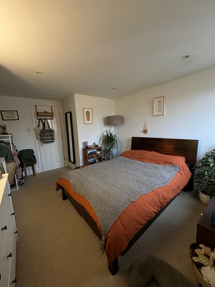 London - Room in a Shared Flat, Kimble Road, SW19 - To Rent Now for £ ...