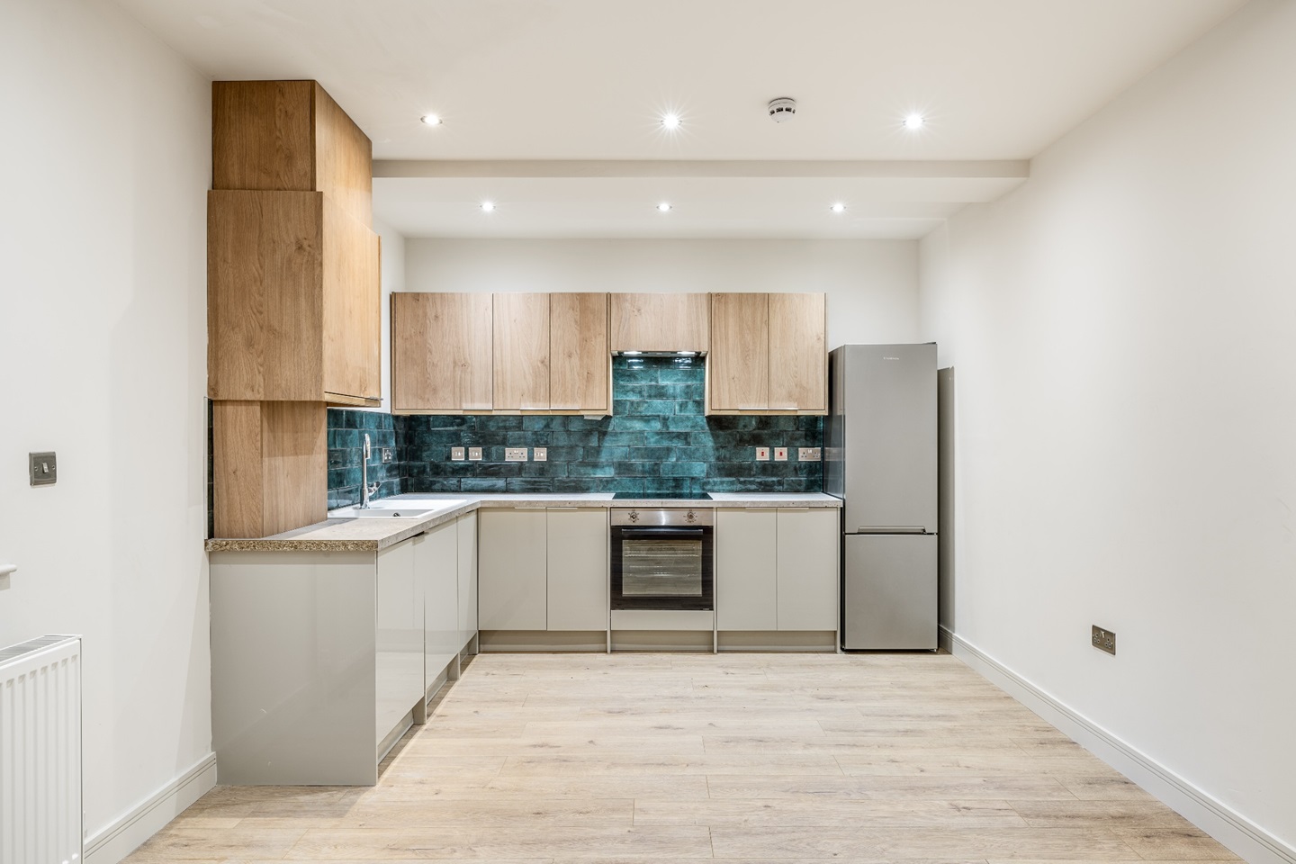 Woking - 1 Bed Flat, High Street, GU21 - To Rent Now for £1,200.00 p/m