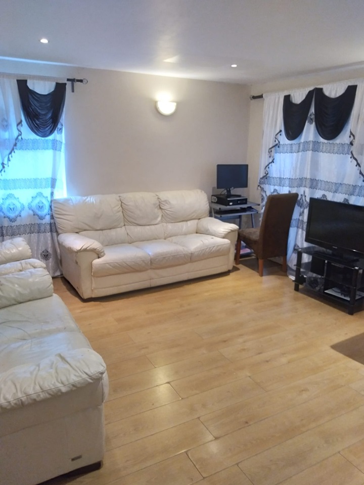 Isleworth - 2 Bed Flat, Whitton Dene, TW7 - To Rent Now for £1,500.00 p/m