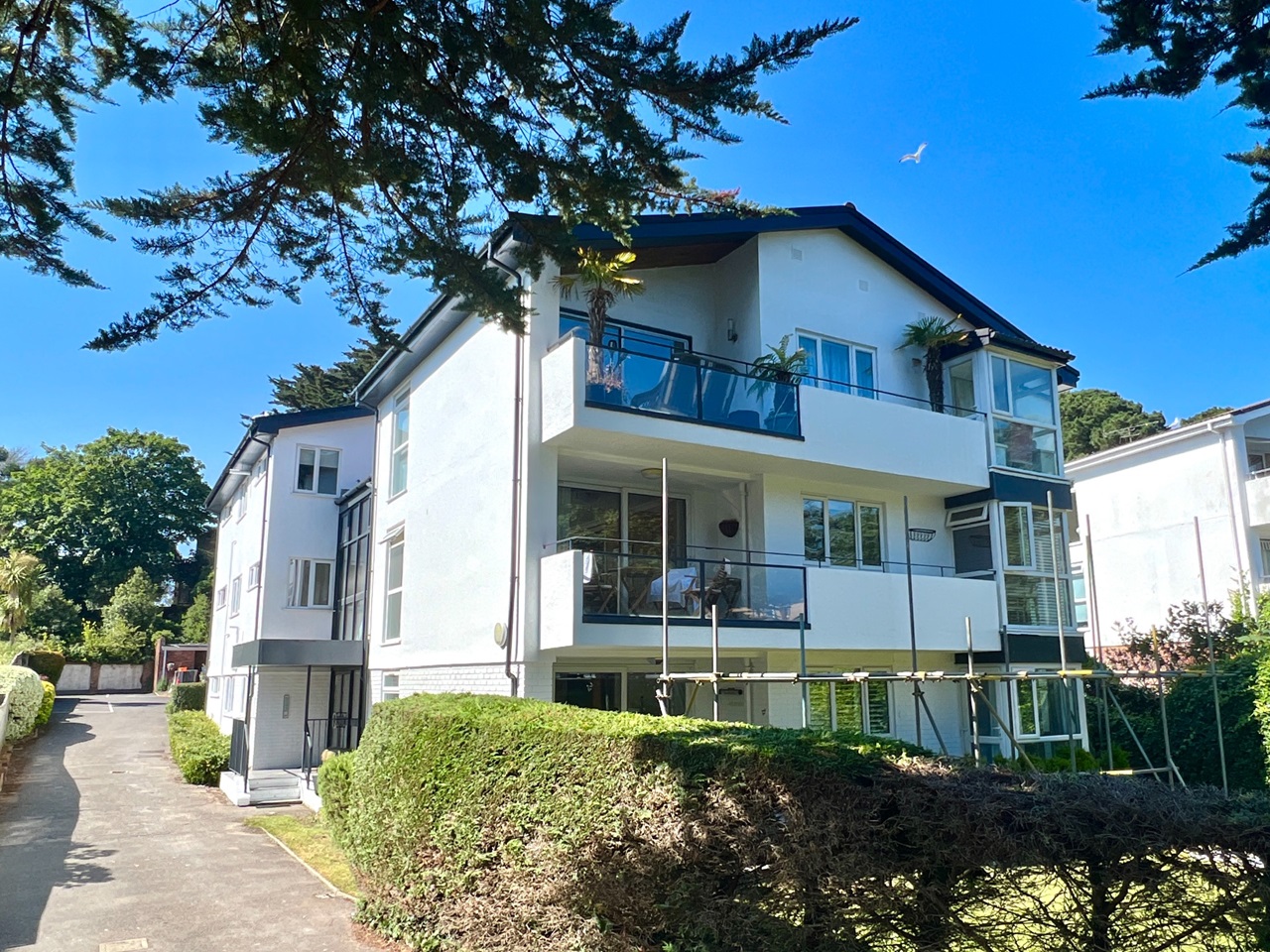Poole - 2 Bed Flat, Seahaven, BH13 - To Rent Now for £1,800.00 p/m