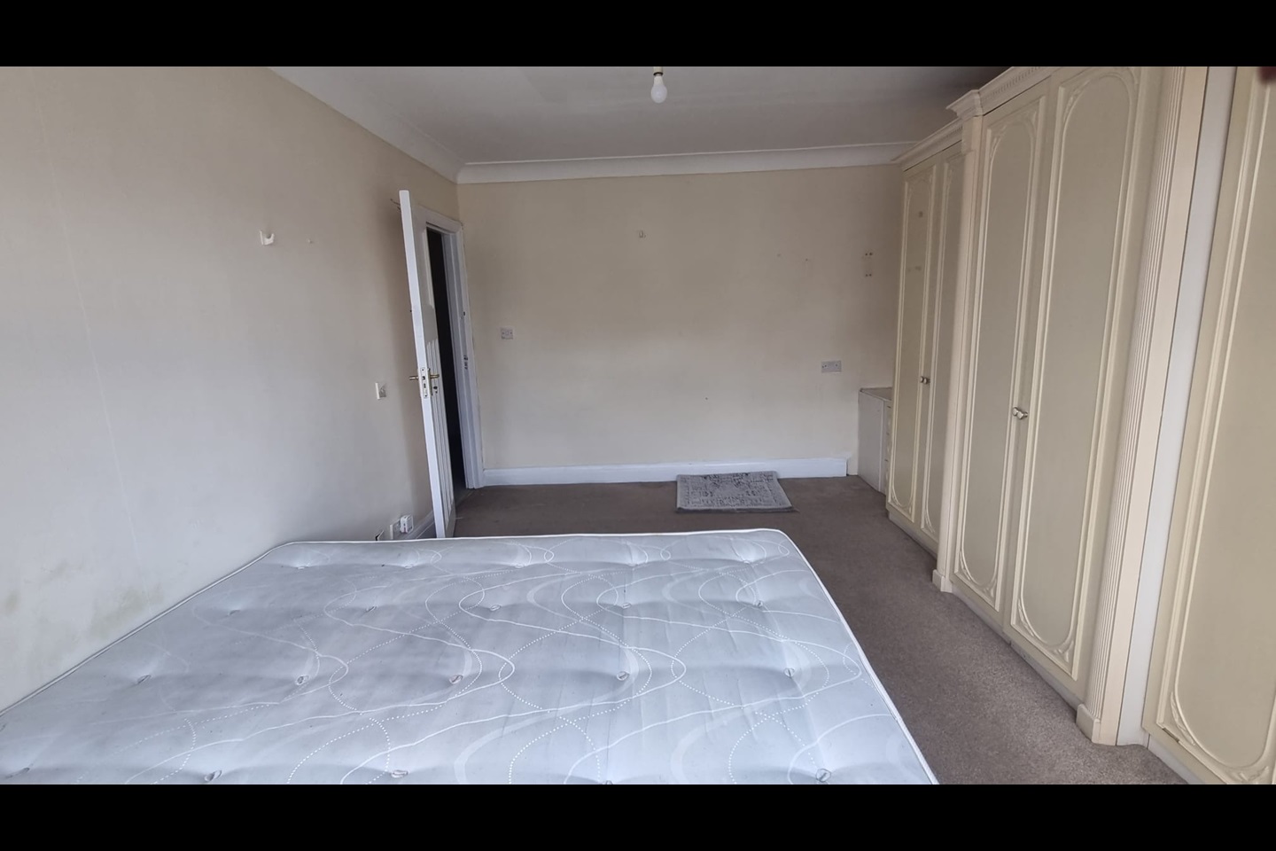 Hounslow - Room in a Shared House, Sutton Lane, TW3 - To Rent Now for £ ...