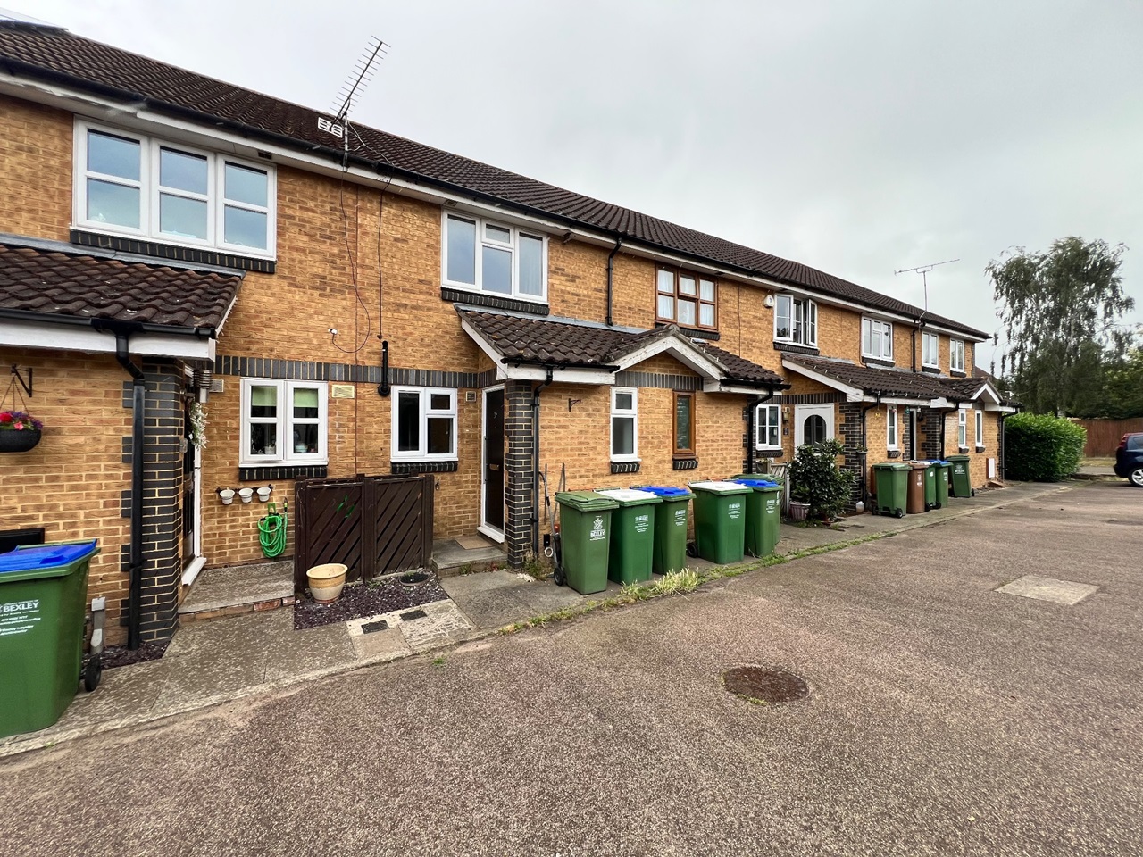 Erith - 2 Bed Terraced House, Dabbling Close, DA8 - To Rent Now for £ ...