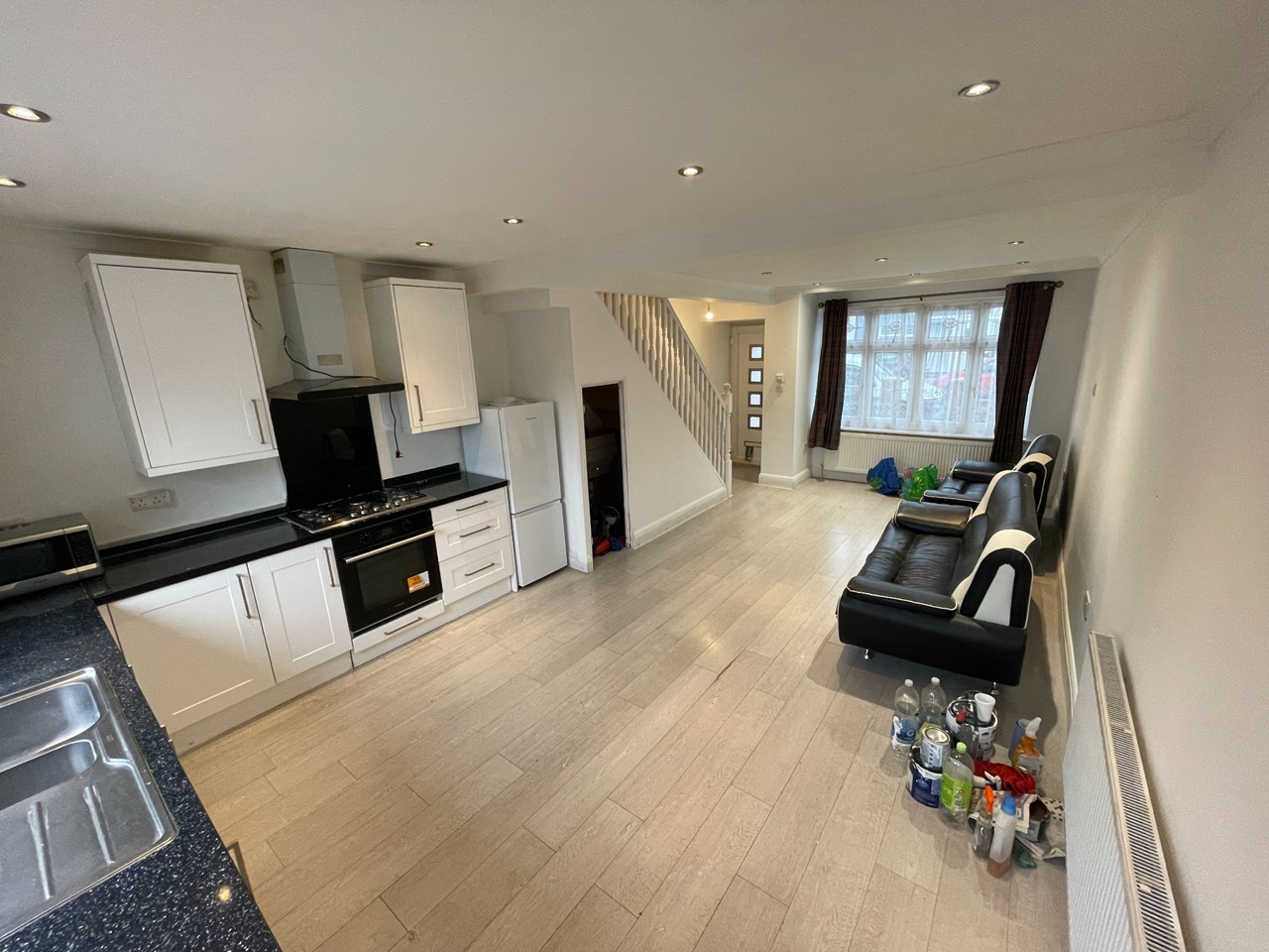 Staines-Upon-Thames - 2 Bed Terraced House, Ravensbourne Avenue, TW19 ...