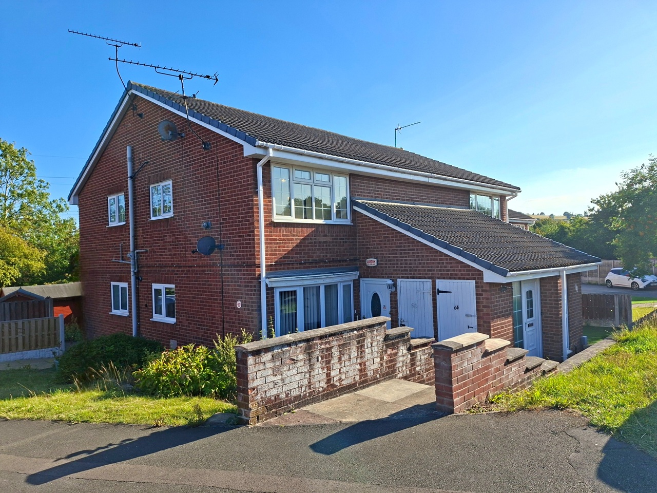 Sheffield - 2 Bed Flat, Valley Road, S12 - To Rent Now for £725.00 p/m