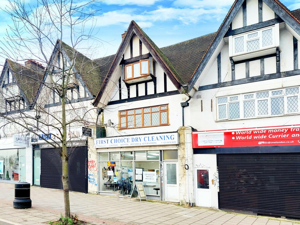 Pinner - 2 Bed Flat, Rayners Lane, HA5 - To Rent Now for £1,850.00 p/m