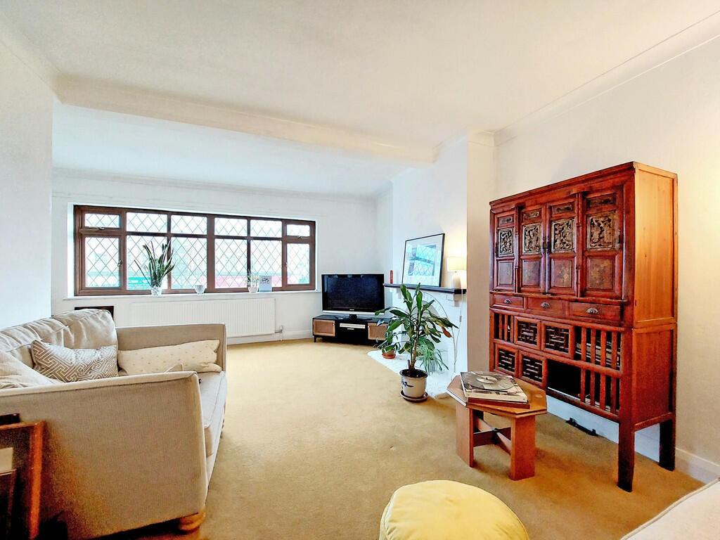 Pinner - 2 Bed Flat, Rayners Lane, HA5 - To Rent Now for £1,850.00 p/m