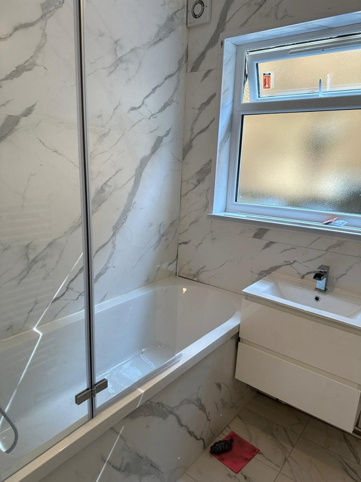 Pinner - 2 Bed Flat, Holwell Place, HA5 - To Rent Now for £1,750.00 p/m