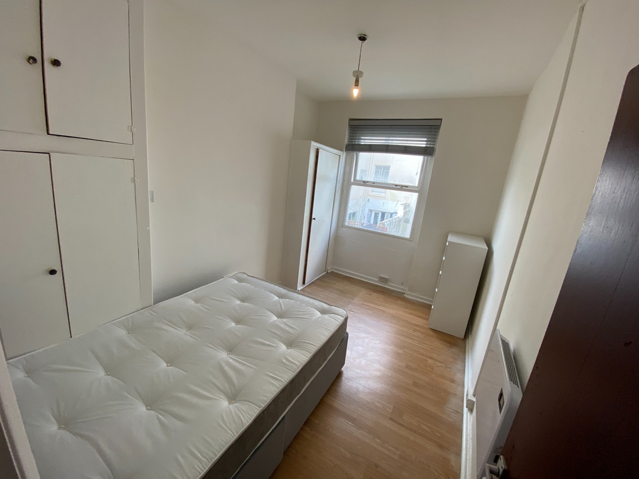 Brighton - 1 Bed Flat, Russell Square, BN1 - To Rent Now for £875.00 p/m