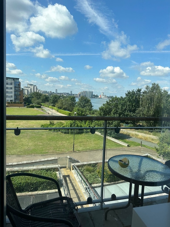 London - Room in a Shared Flat, Tideslea Path, SE28 - To Rent Now for £ ...