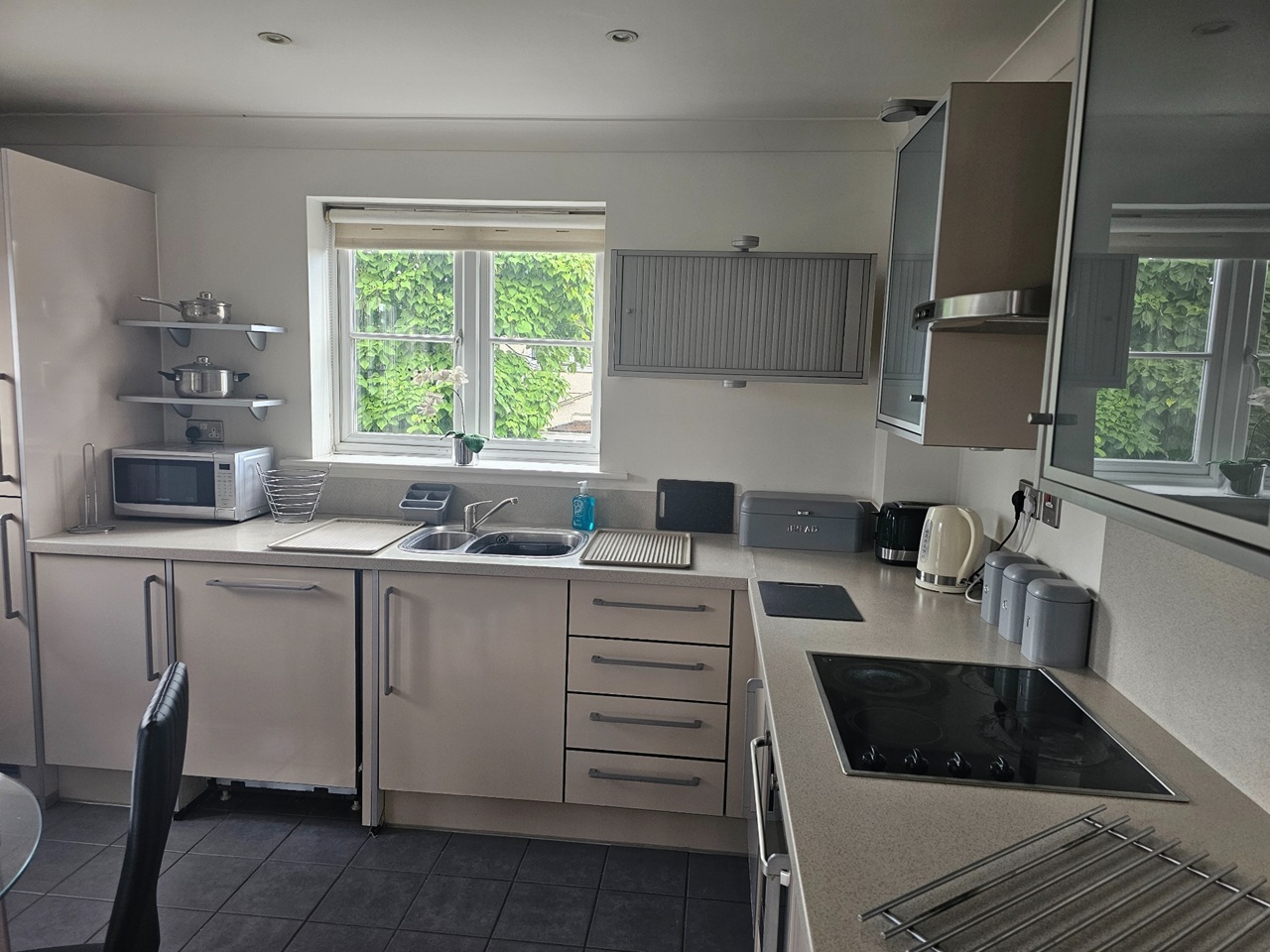 Newbury - 2 Bed Flat, Discovery Court, RG14 - To Rent Now for £1,400.00 p/m