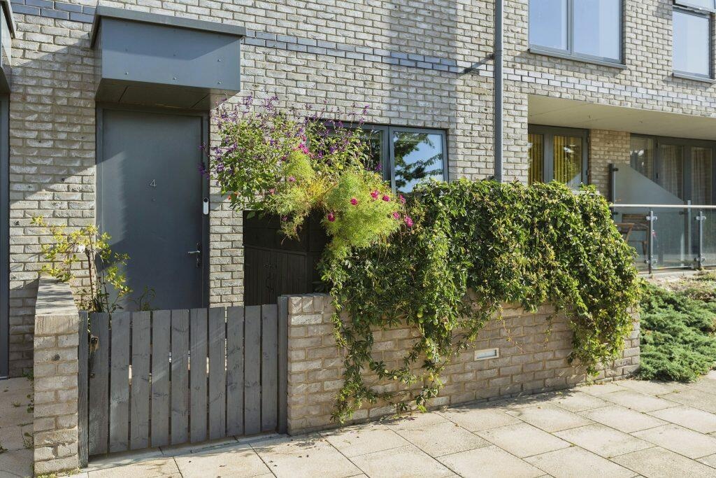 London - 1 Bed Flat, Rookery Court, E10 - To Rent Now for £1,850.00 p/m