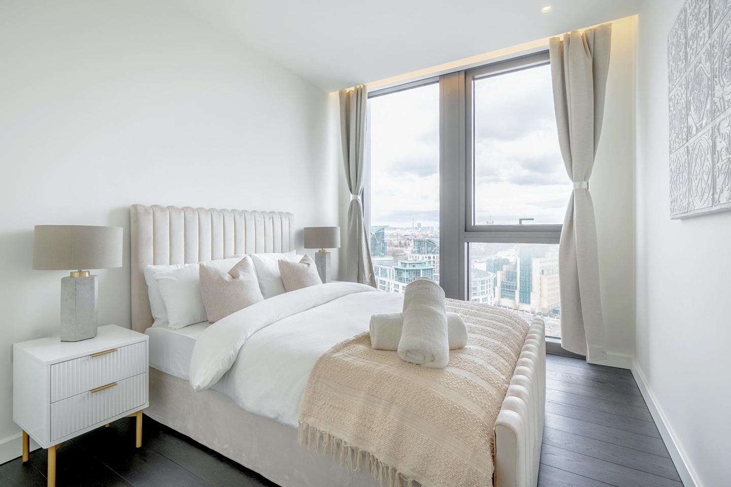 London - 2 Bed Flat, Damac Versace Tower, SW8 - To Rent Now for £5,500. ...