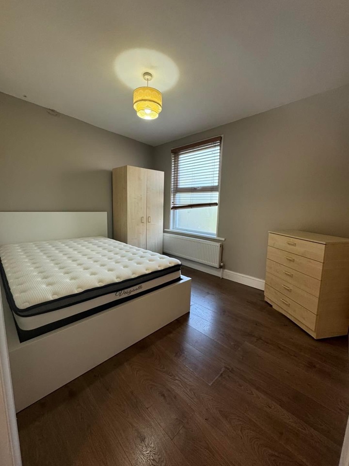 London - 1 Bed Flat, Lee High Road, SE13 - To Rent Now for £1,600.00 p/m