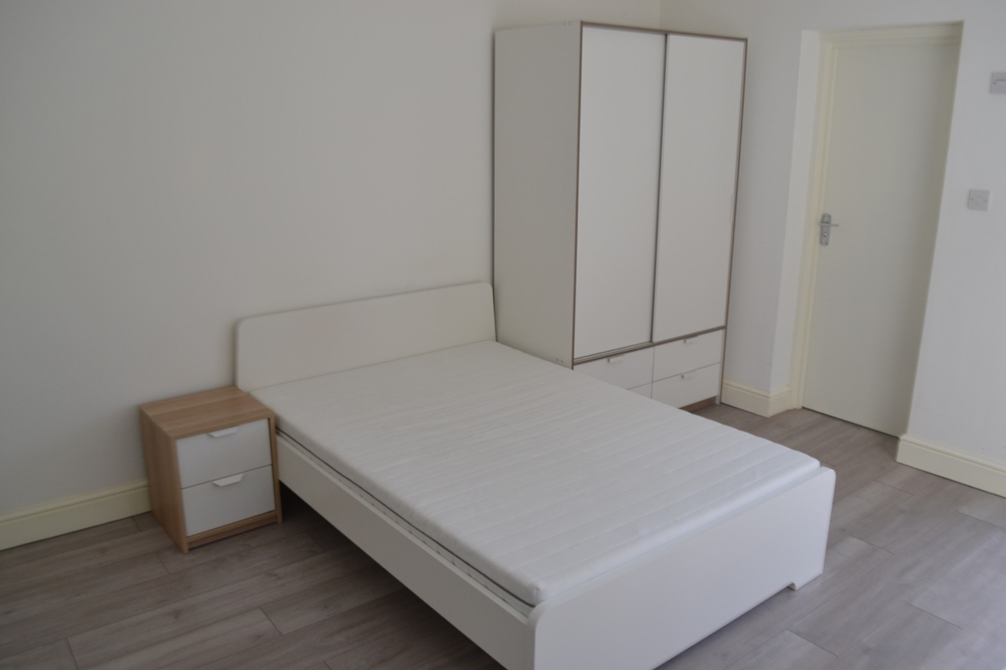 Ilford - Studio Flat, Albert Road, IG1 - To Rent Now for £1,100.00 p/m