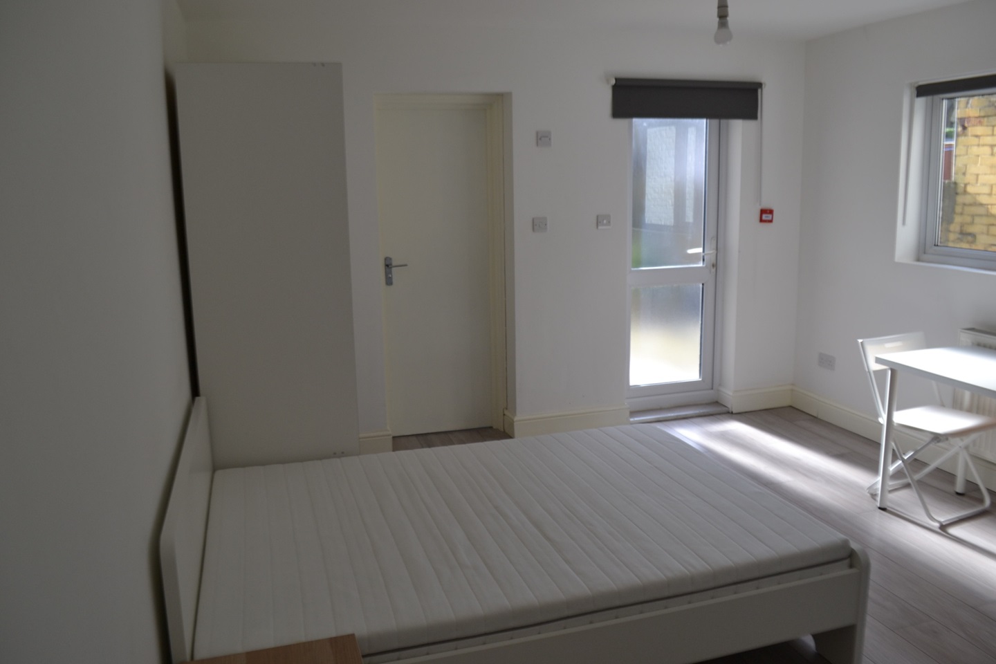 Ilford - Studio Flat, Albert Road, IG1 - To Rent Now for £1,100.00 p/m