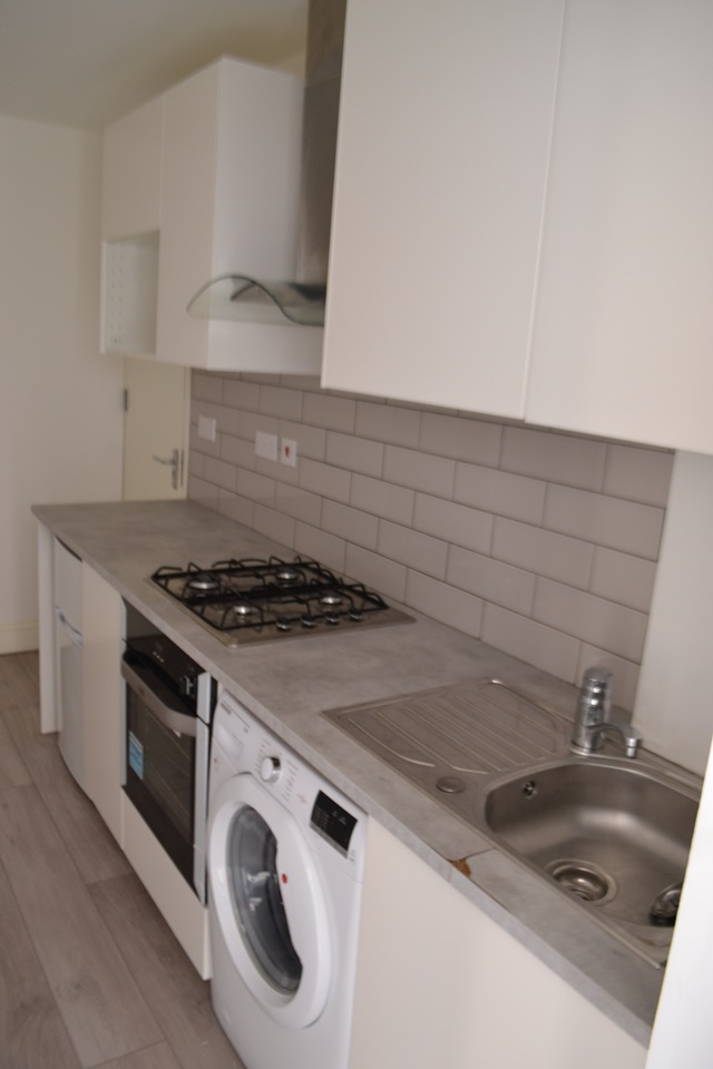 Ilford - Studio Flat, Albert Road, IG1 - To Rent Now for £1,100.00 p/m