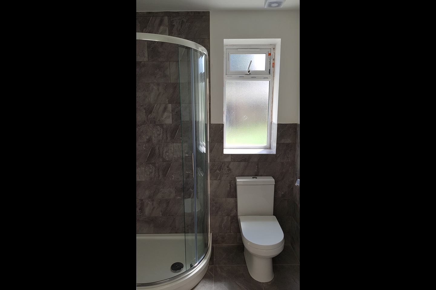 Ilford - Studio Flat, Albert Road, IG1 - To Rent Now for £1,100.00 p/m