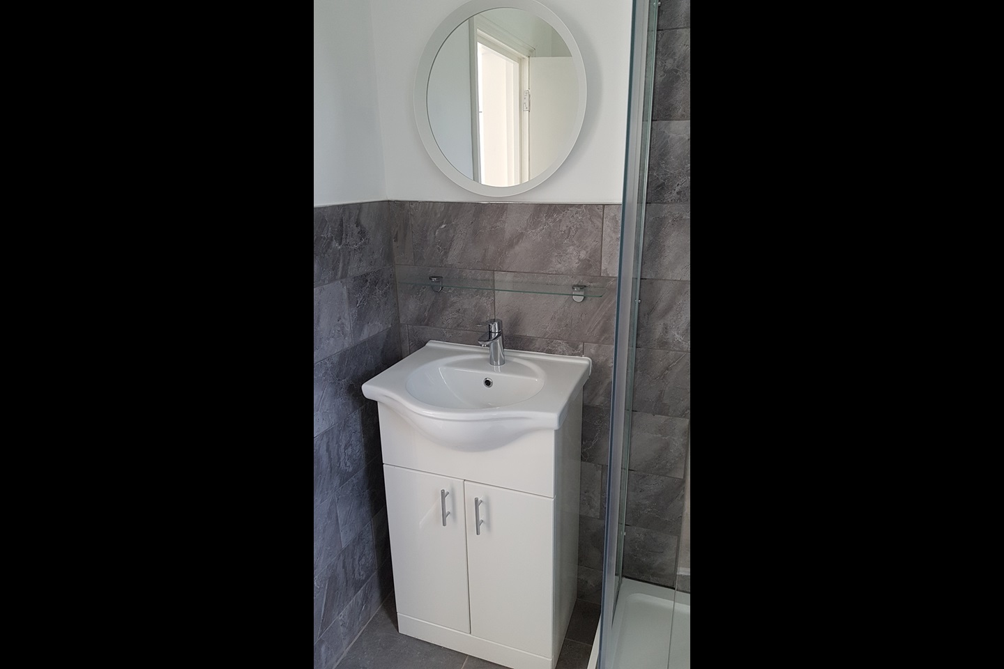 Ilford - Studio Flat, Albert Road, IG1 - To Rent Now for £1,100.00 p/m