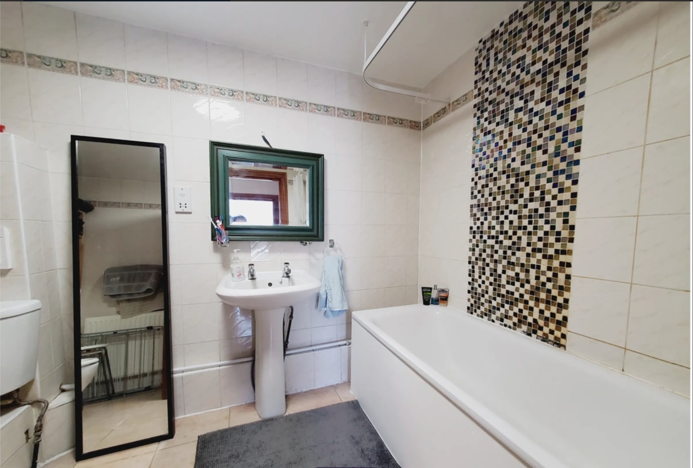 London - 2 Bed Flat, Hackney Road, E2 - To Rent Now for £2,550.00 p/m