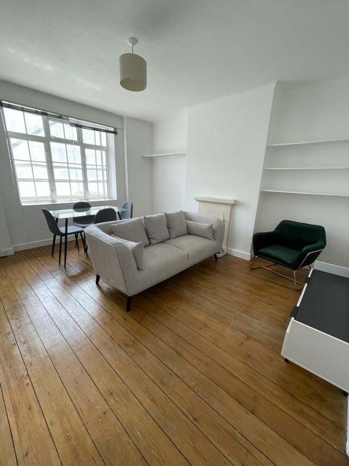 London - 2 Bed Flat, Lang House, SW8 - To Rent Now for £2,090.00 p/m
