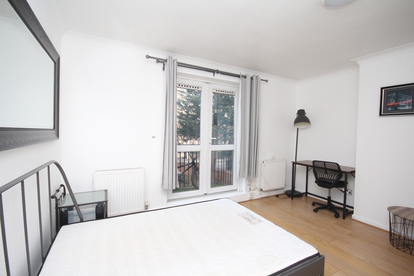 London - 3 Bed Flat, Geffrye Court, N1 - To Rent Now for £2,499.00 p/m
