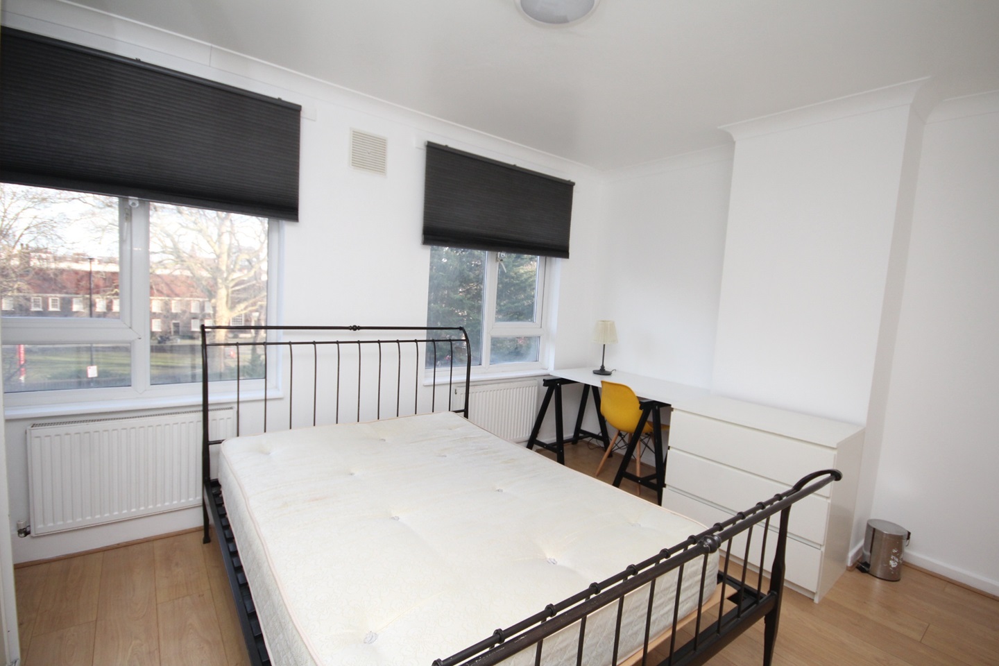 London - 3 Bed Flat, Geffrye Court, N1 - To Rent Now for £2,499.00 p/m