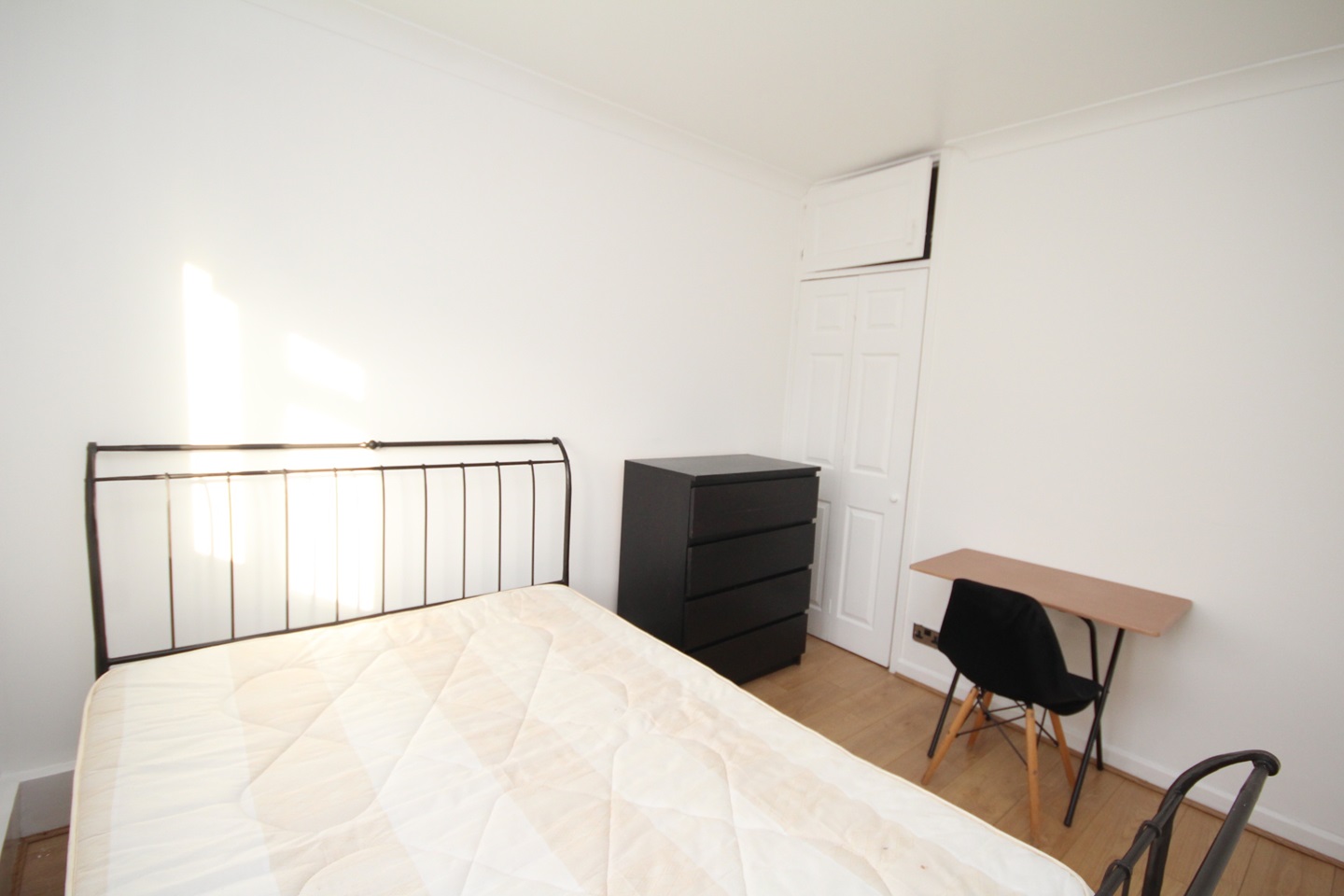 London - 3 Bed Flat, Geffrye Court, N1 - To Rent Now for £2,499.00 p/m