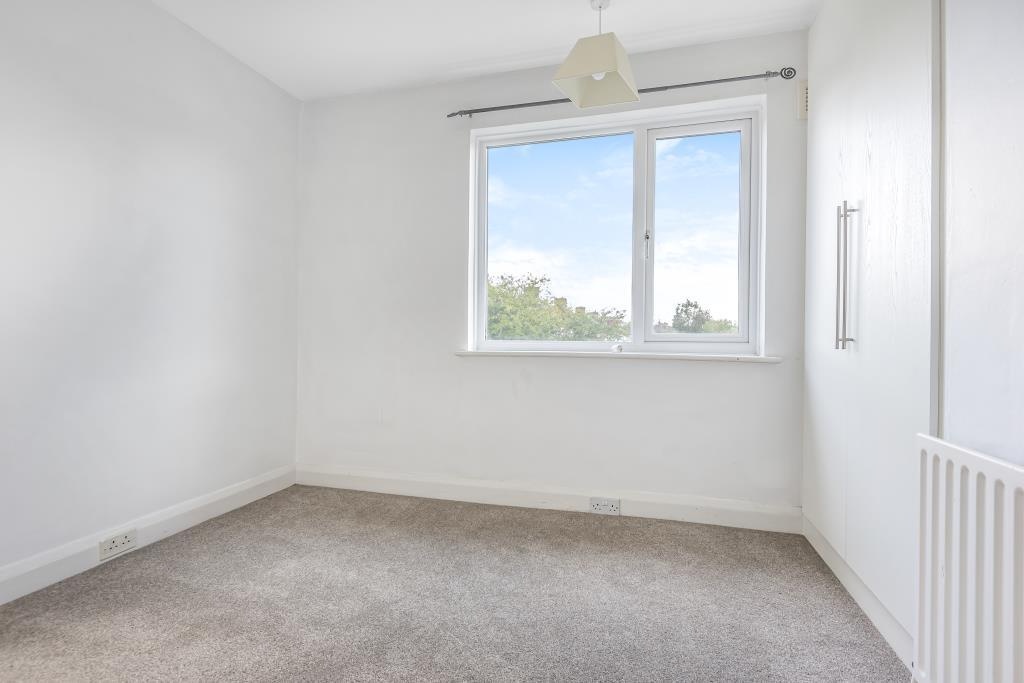 Staines-Upon-Thames - 3 Bed Semi-Detached House, London Road, TW18 - To ...