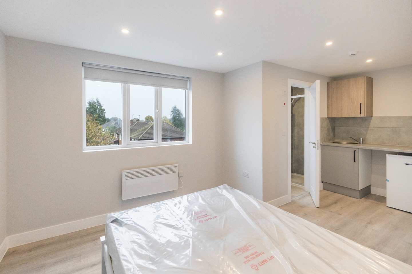 Hounslow - Studio Flat, Hanworth Road, TW4 - To Rent Now for £1,095.00 p/m