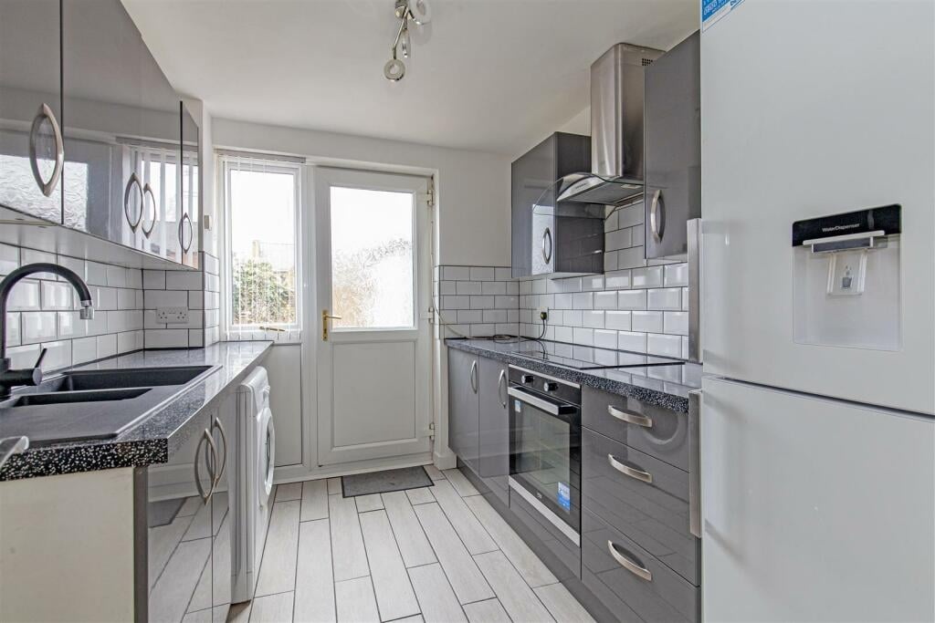 North Wingfield, Chesterfield - 2 Bed End Terrace, Hambleton Avenue ...