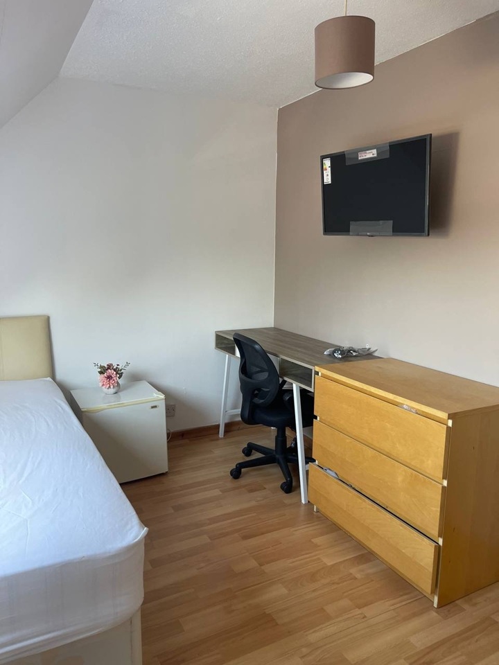 Heelands, Milton Keynes - Room in a Shared House, Langcliffe Drive ...