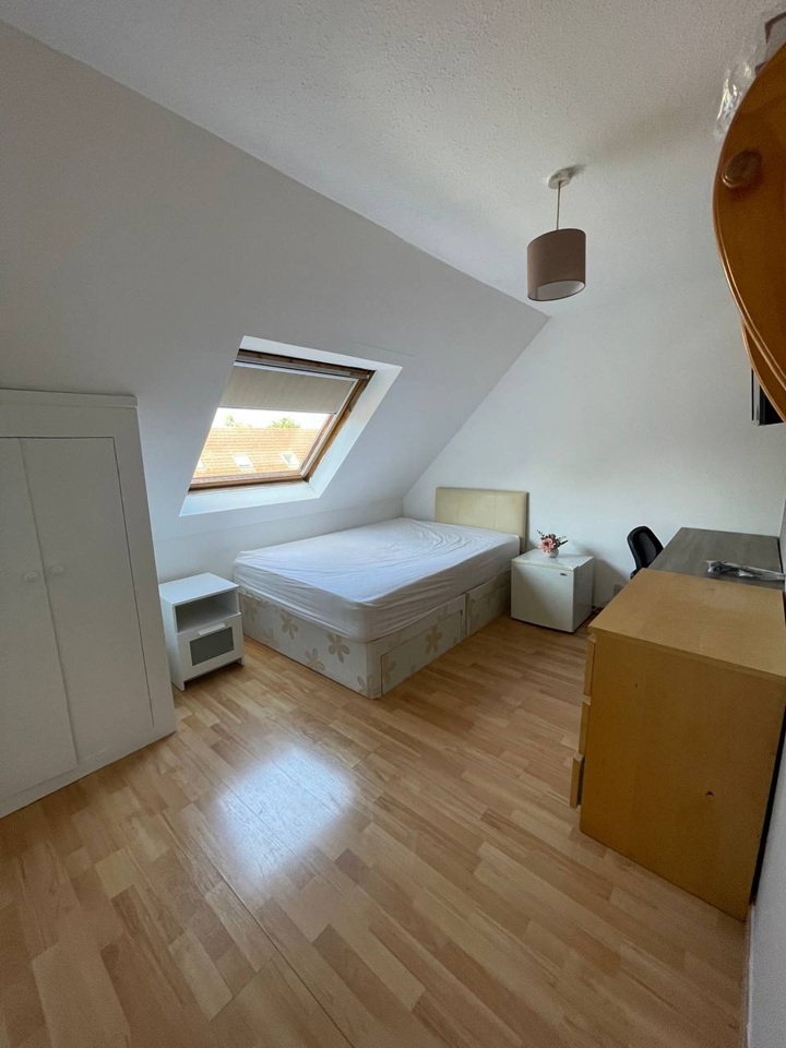 Heelands, Milton Keynes - Room in a Shared House, Langcliffe Drive ...