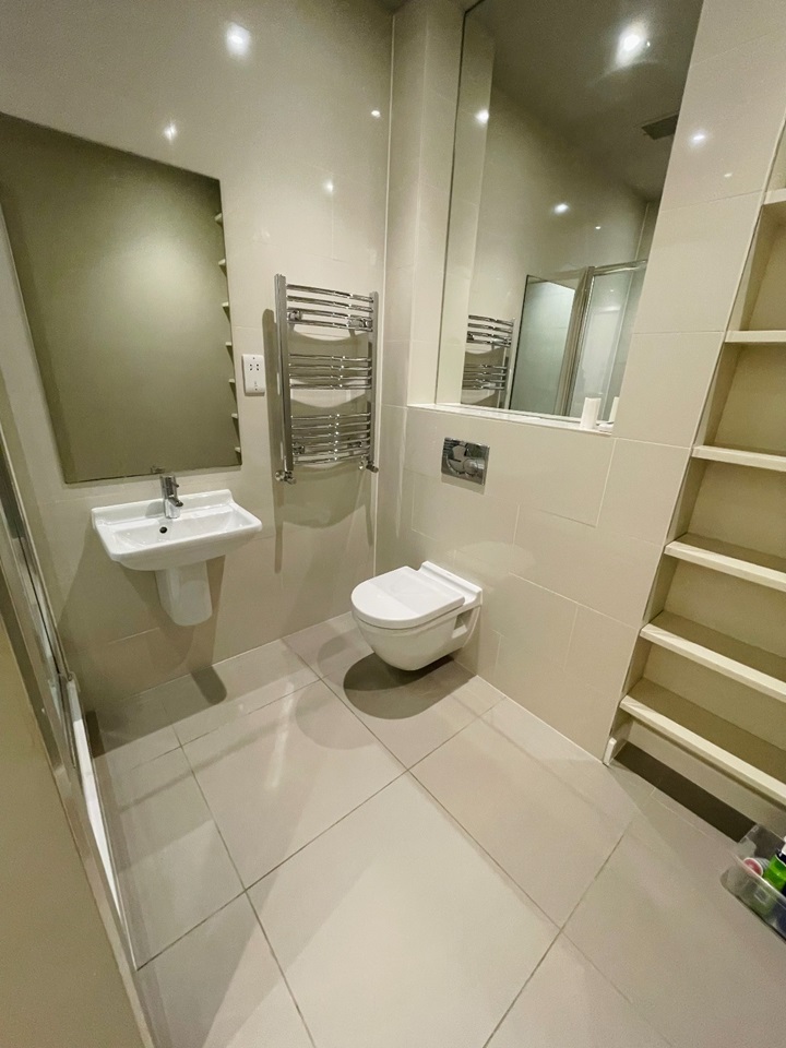 London - 1 Bed Flat, Colne House, E1 - To Rent Now for £2,050.00 p/m