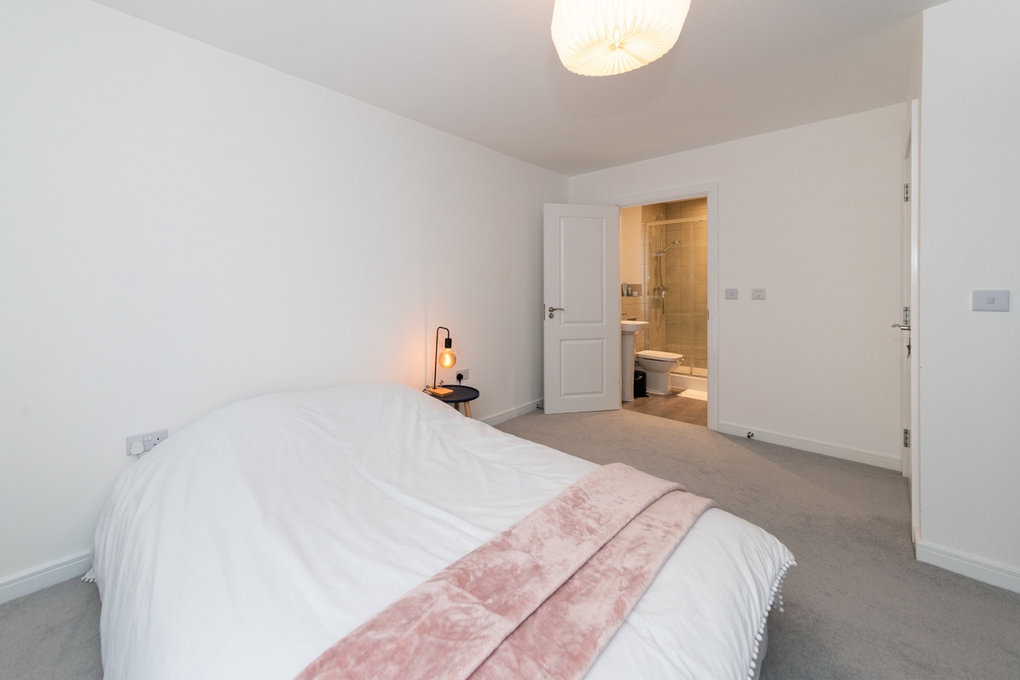 Reading - 2 Bed Flat, Nightingale Way, RG30 - To Rent Now for £1,550.00 p/m