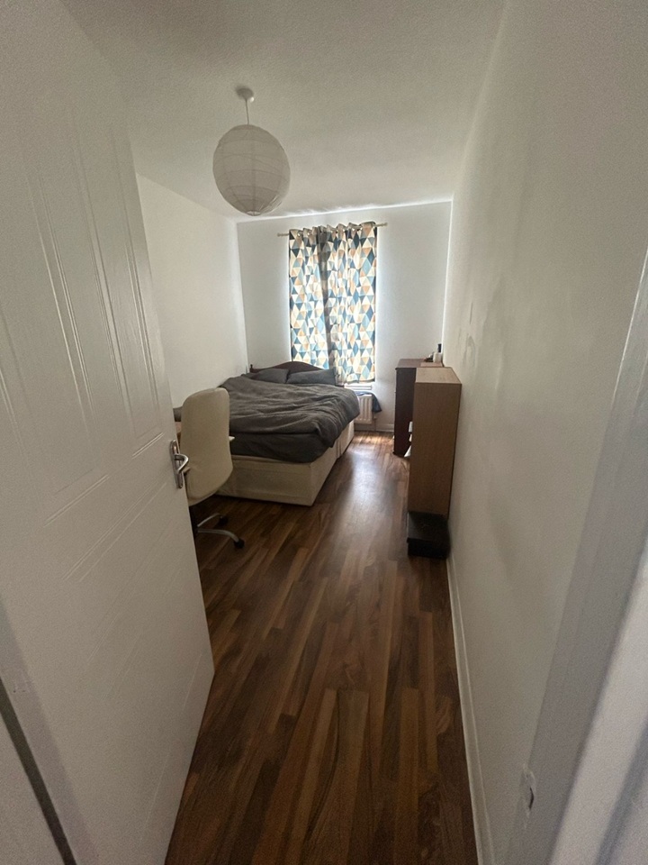 Glasgow - 3 Bed Flat, Errol Gardens New Gorbals, G5 - To Rent Now for £ ...