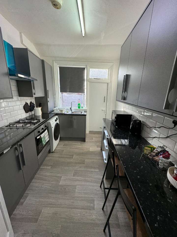 Manchester - Room in a Shared House, Oxney Road, M14 - To Rent Now for ...