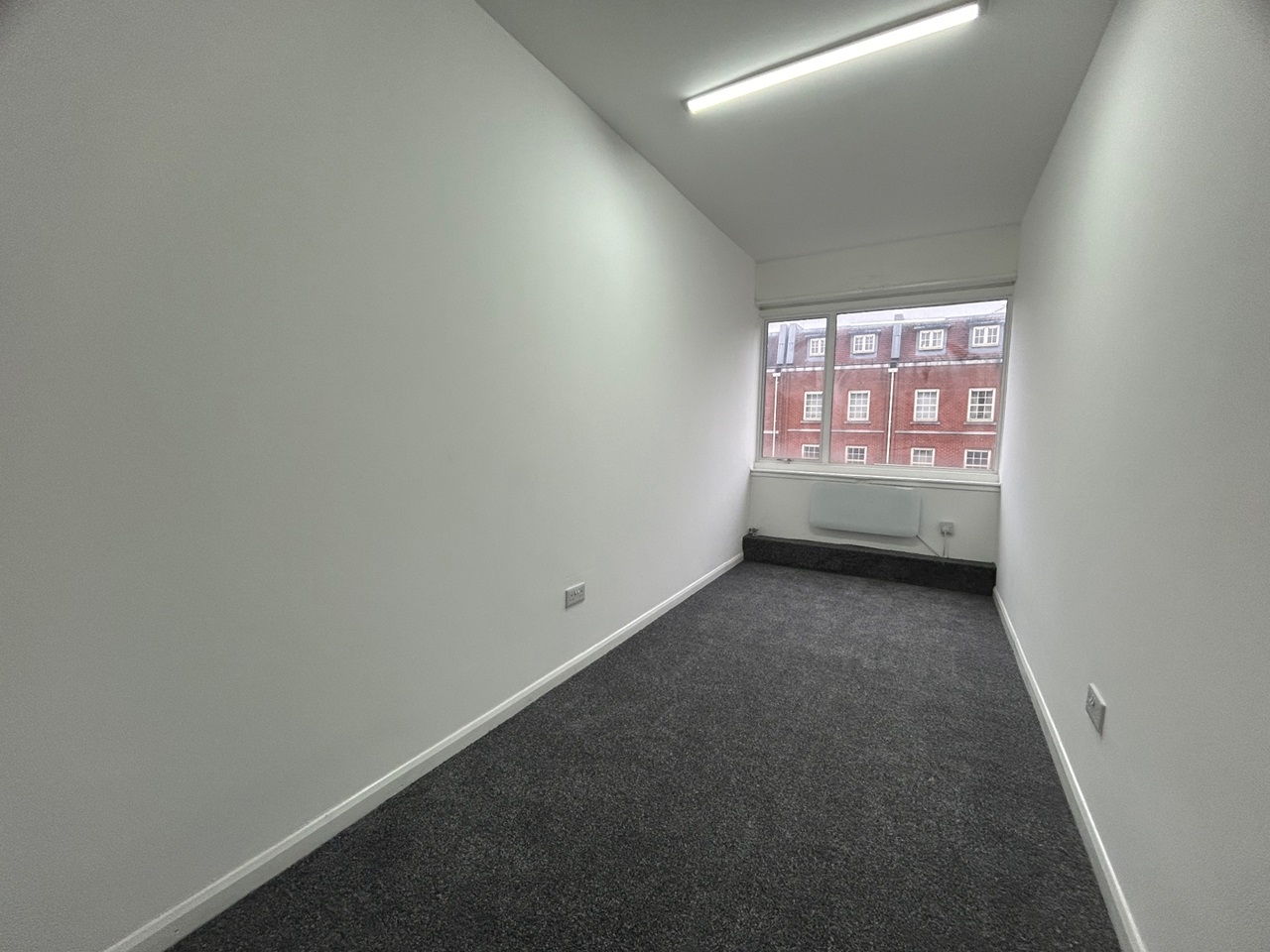 London - Bedsit, Chase Side, N14 - To Rent Now for £800.00 p/m