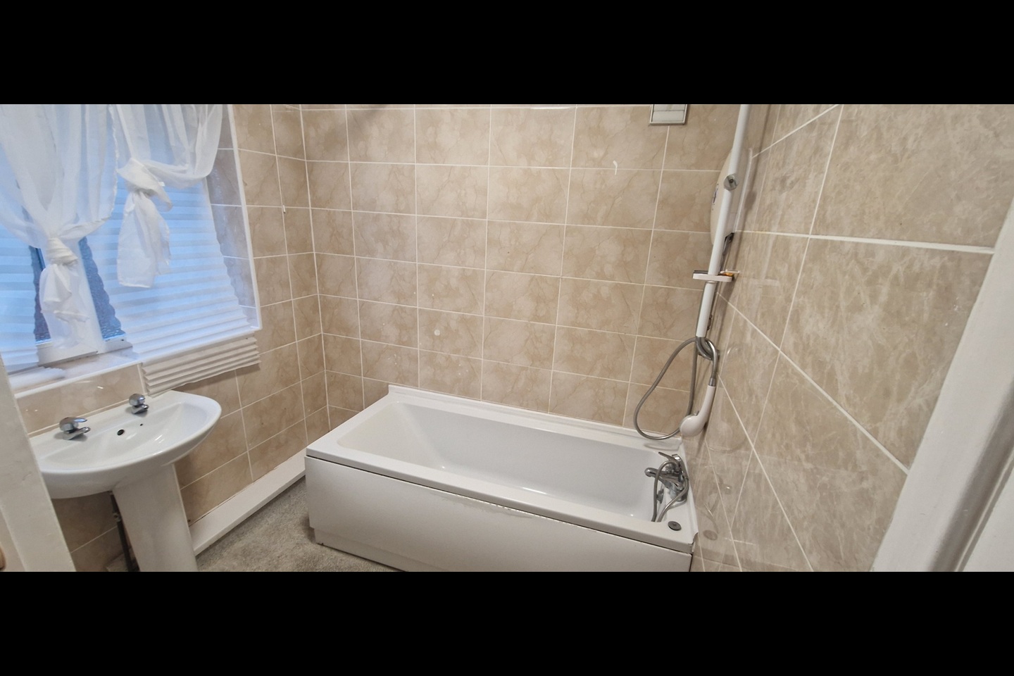 Leeds - 3 Bed Semi-Detached House, Newton Road, LS7 - To Rent Now for £1,150.00 p/m