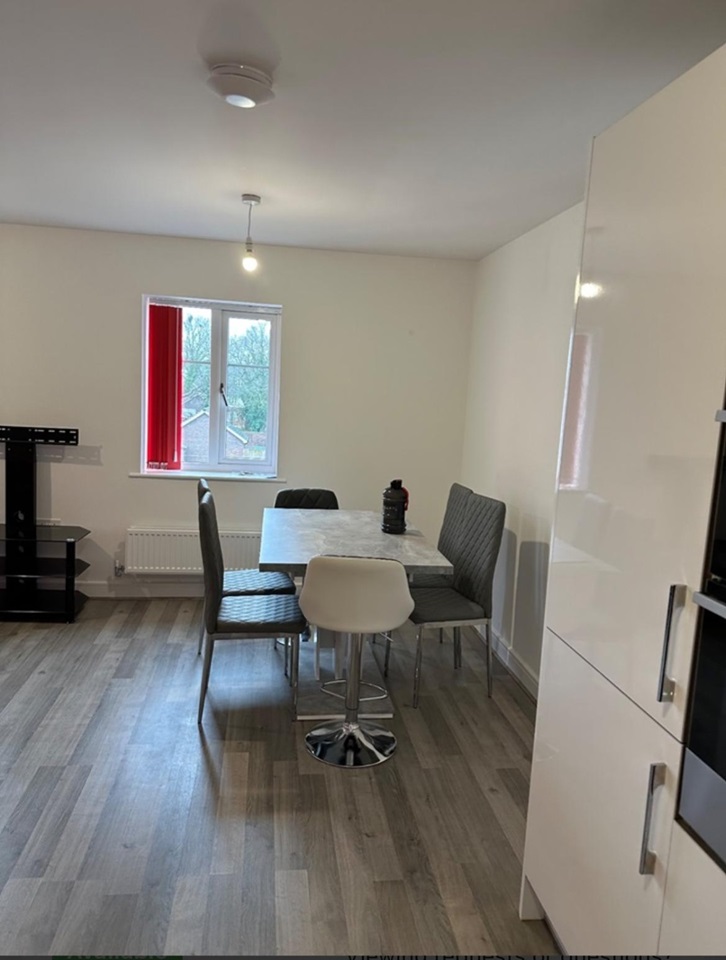 Crawley - Room in a Shared Flat, Clematis House, RH10 - To Rent Now for ...