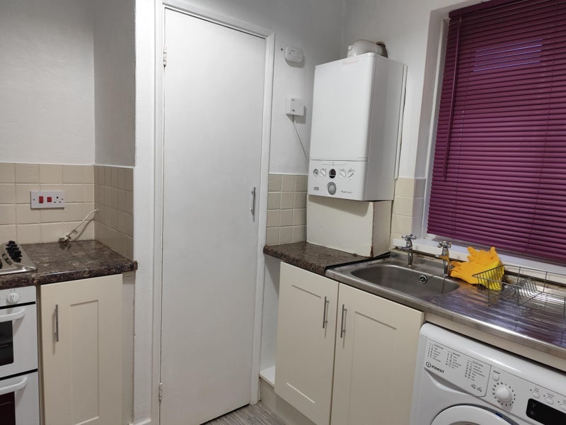 Southsea - Studio Flat, St. James's Road, PO5 - To Rent Now for £897.00 p/m