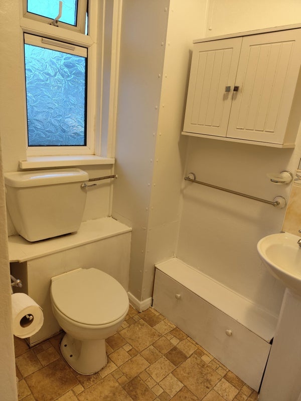 Southsea - Studio Flat, St. James's Road, PO5 - To Rent Now for £897.00 p/m