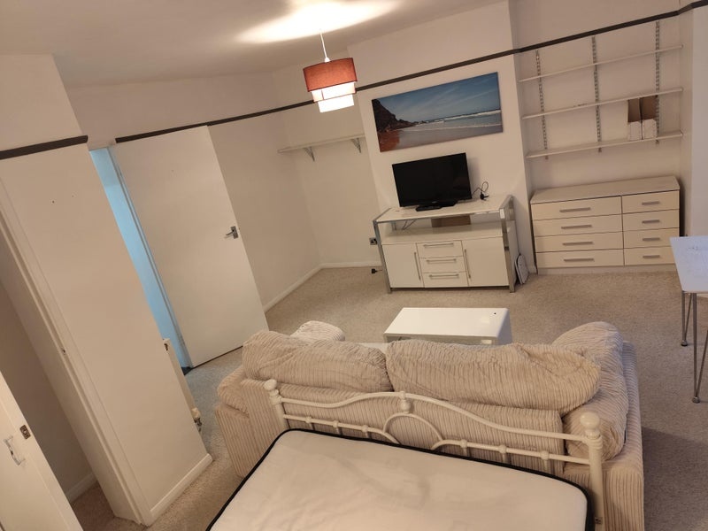 Southsea - Studio Flat, St. James's Road, PO5 - To Rent Now for £897.00 p/m